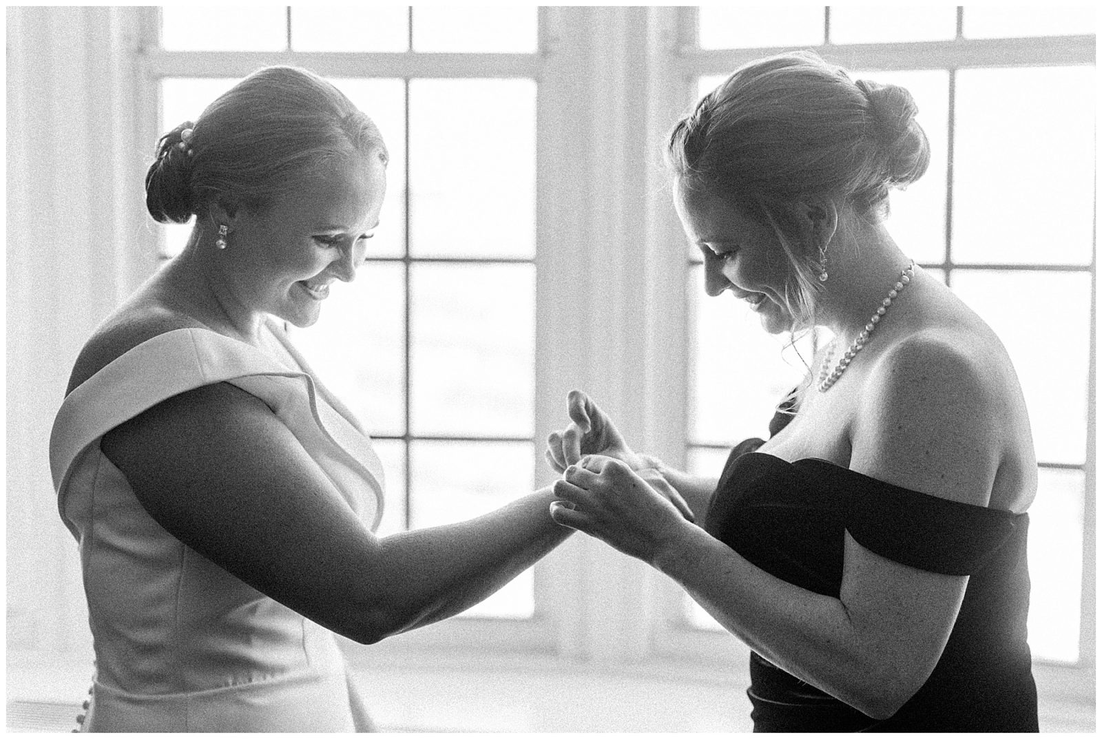 Winter Wedding at the Pfister Hotel - christielizabeth.com